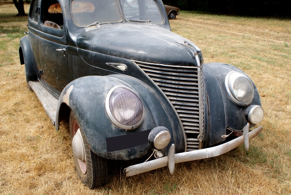 Cette Matford V8 est une Berline Tourisme Grand Luxe reconnaissable à ...